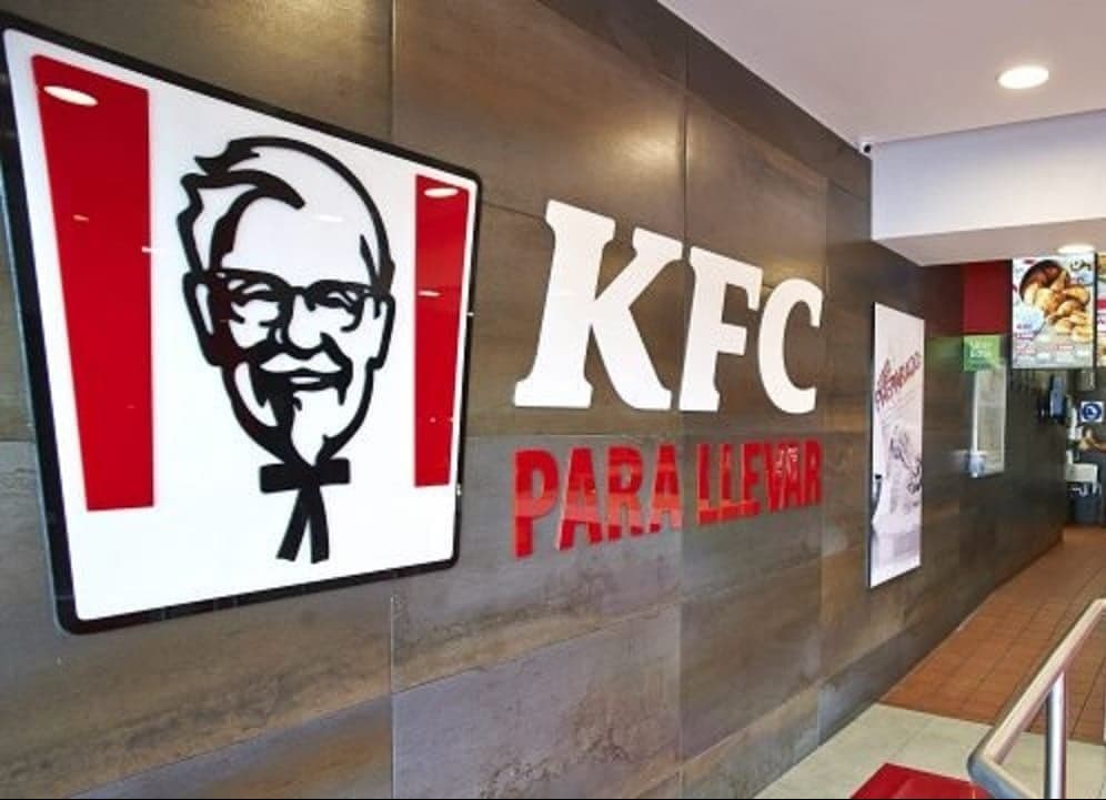 La historia de KFC: así surgió la cadena de pollo frito más famosa del ...